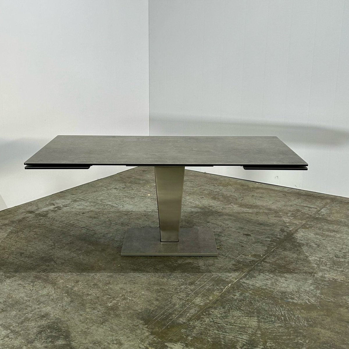 Roche Bobois Ceramic Nephtis Table – REHAUS